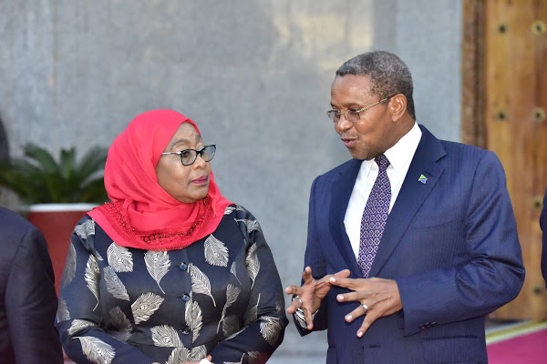 Picha : RAIS SAMIA AKIPIGA PICHA NA VIONGOZI MBALIMBALI BAADA YA ...